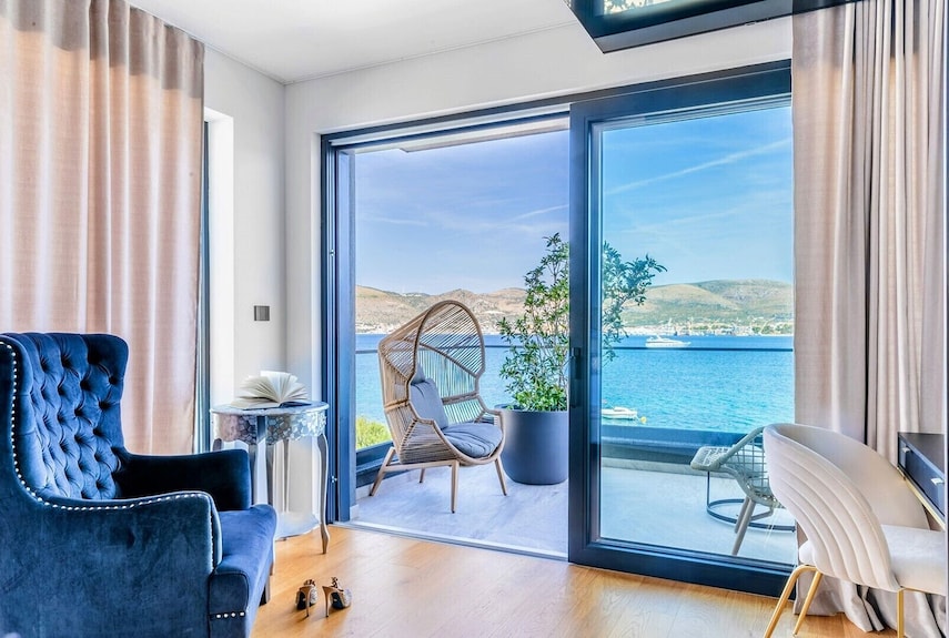 Luxury Beachfornt Villa Destiny Ciovo With 2 Pools, Sauna And Jacuzzi - Okrug Gornji