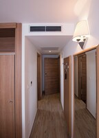 Cofre no quarto, secretária 