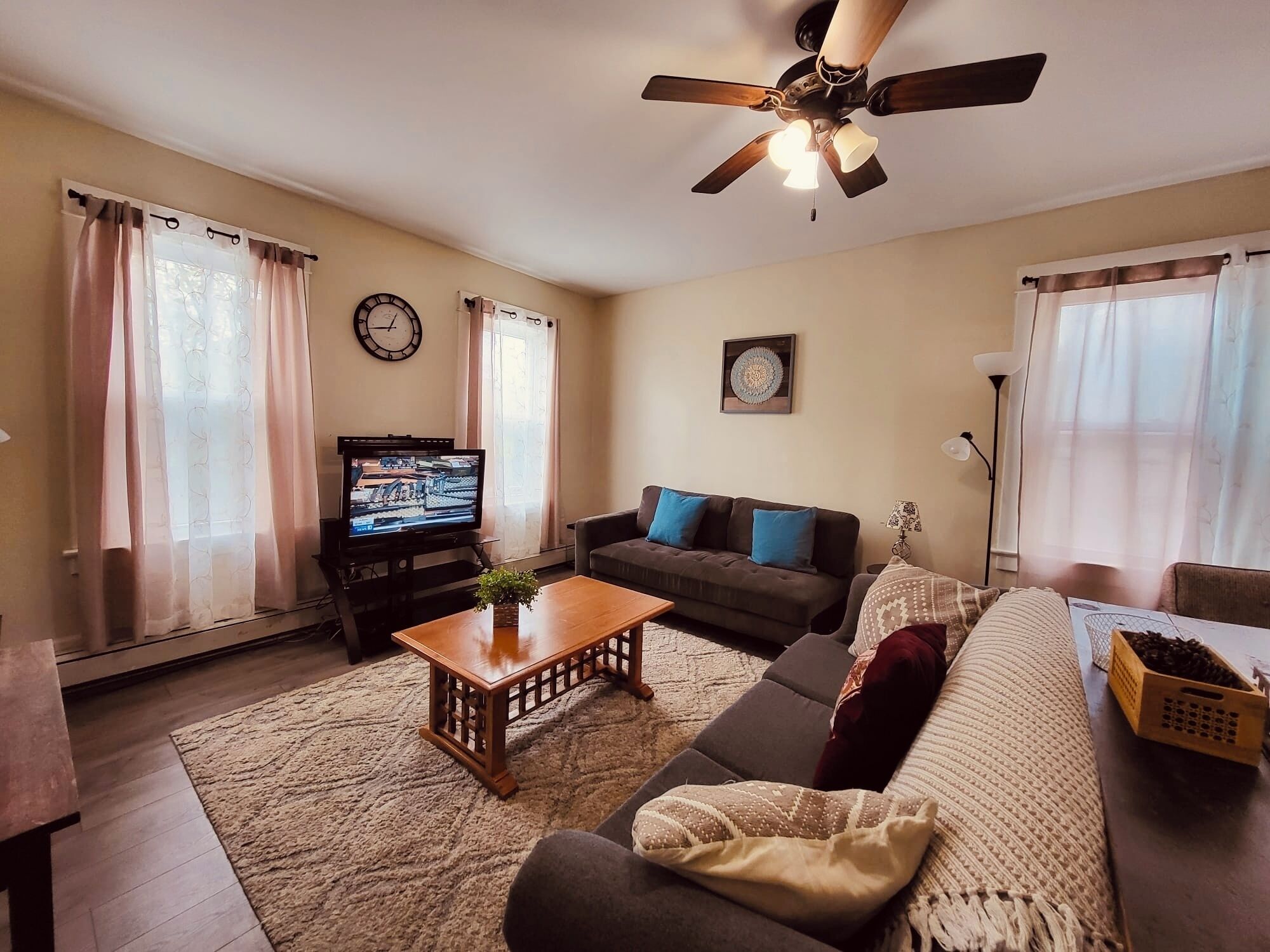 Cozy 3-bedroom Apartment With Ac, Wifi In Lovely Troy - Troy, NY