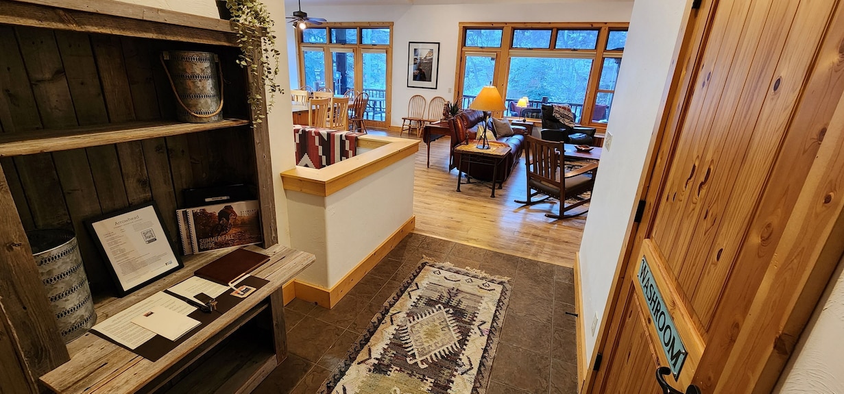 Sundance, Spacious Vaulted Ceiling Cabin, Hot Tub, Huge Lawn, Mountain Views. - Utah