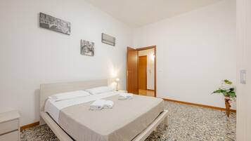 Condo conforto | 3 quartos, roupas de cama premium, edredons de pluma