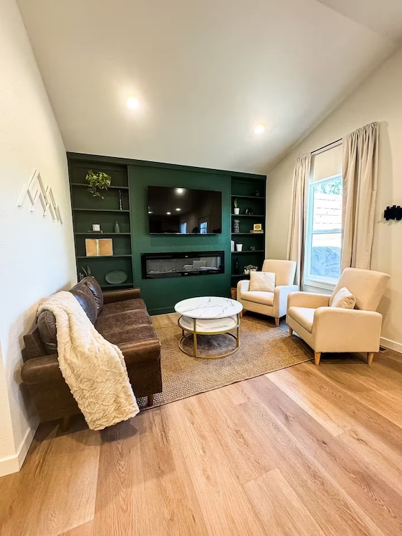 Downtown Modern Carriage House\n\n - Boyd Lake State Park, Loveland