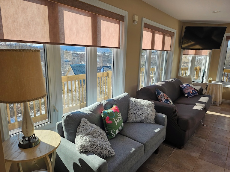 Solarium Overlooking City, River And Mountains. Sometimes Northern Lights. - Campbellton