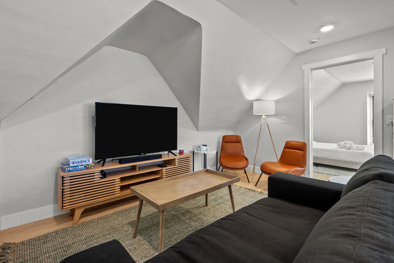 Modern Comfort Meets Historic Charm With Parking & Dog-friendly - Virginia Village - Denver