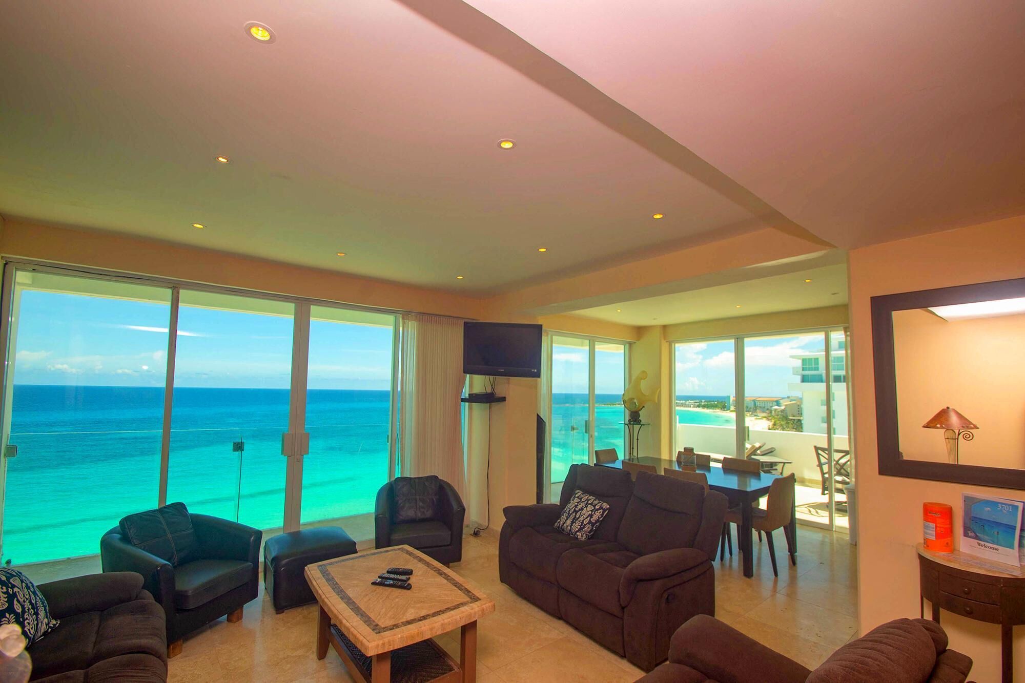 Vrbo Premier Host  Beachfront  8br/6bth  Penthouse Combo #313 - Cancún