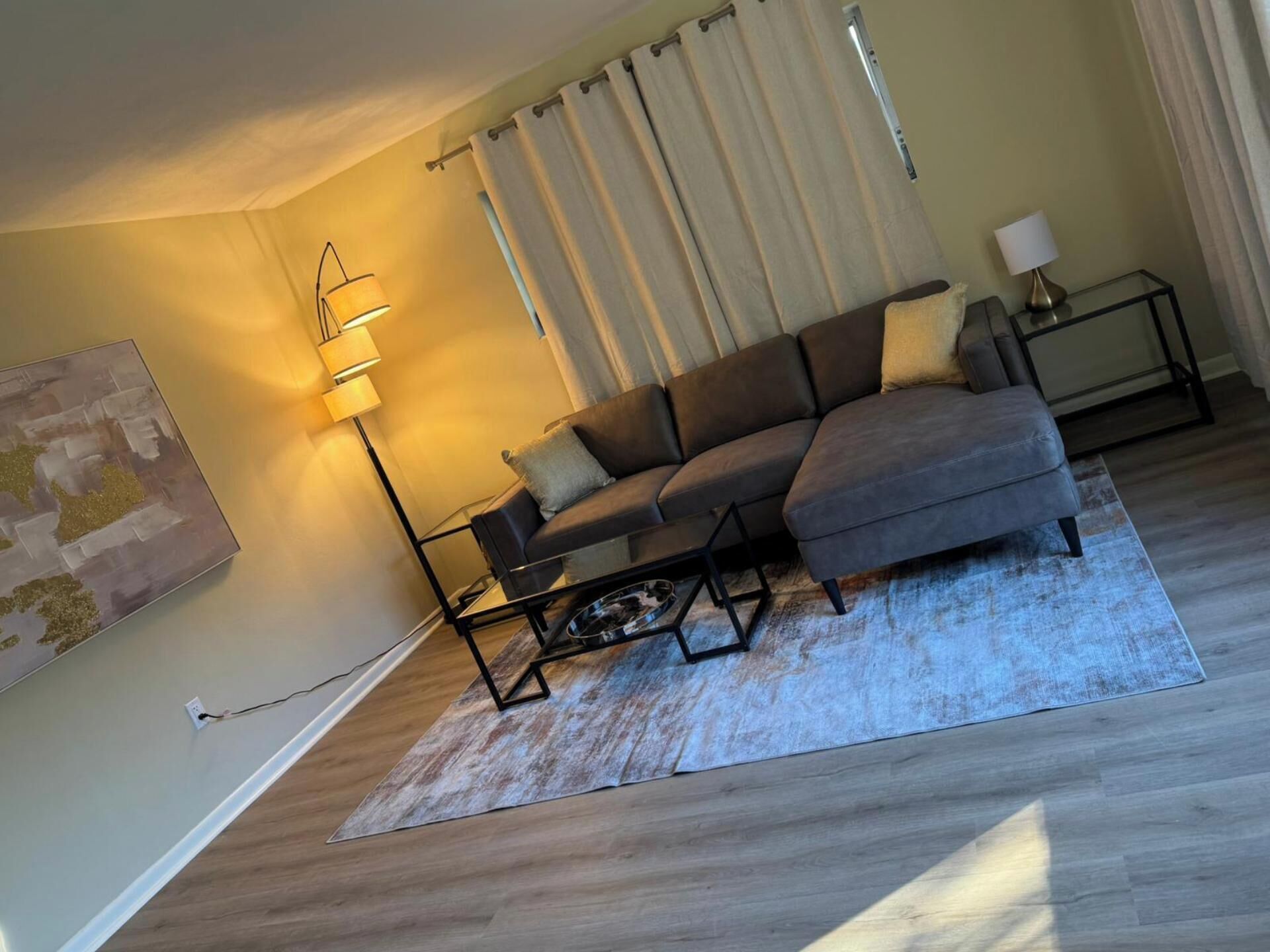 Vintage 2 Bedroom 1.5 Bathroom Condo Lake View - Apopka, FL