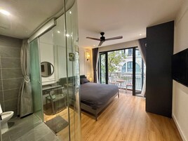 Quarto Twin Deluxe, varanda, Vista para a cidade | Secretária, Wi-fi grátis 