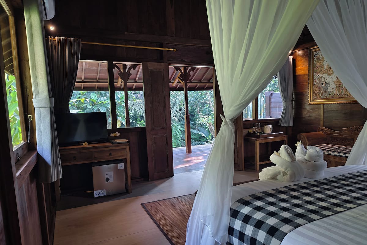 Suite Lua de Mel | 1 quarto, minibar, cofre no quarto, secretária