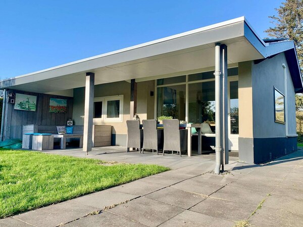 Bungalow In Sint Maartenszee With Veranda - Callantsoog