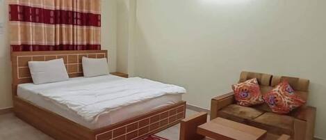 Quarto casal lua de mel, vista para a cidade | Espaço de trabalho para notebook, Wi-Fi de cortesia