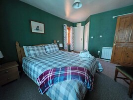 2 quartos, Wi-fi grátis, roupa de cama fornecida 