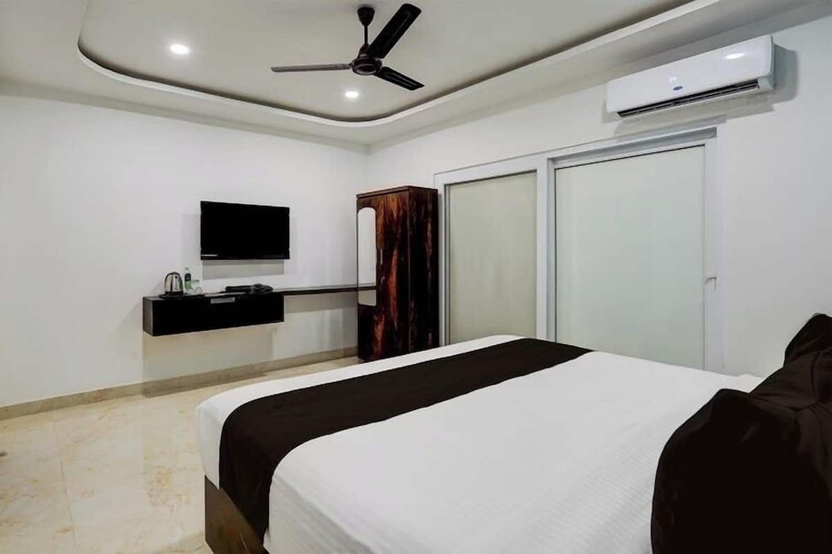 Quarto Duplo Superior | Roupa de alta qualidade, secretária, cortinas/cortinados opacos