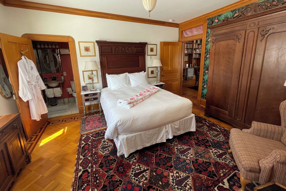 Suite Superior, 1 cama queen-size e sofá-cama, vista para o lago | Roupa de alta qualidade, edredões de penas, Wi-fi grátis 