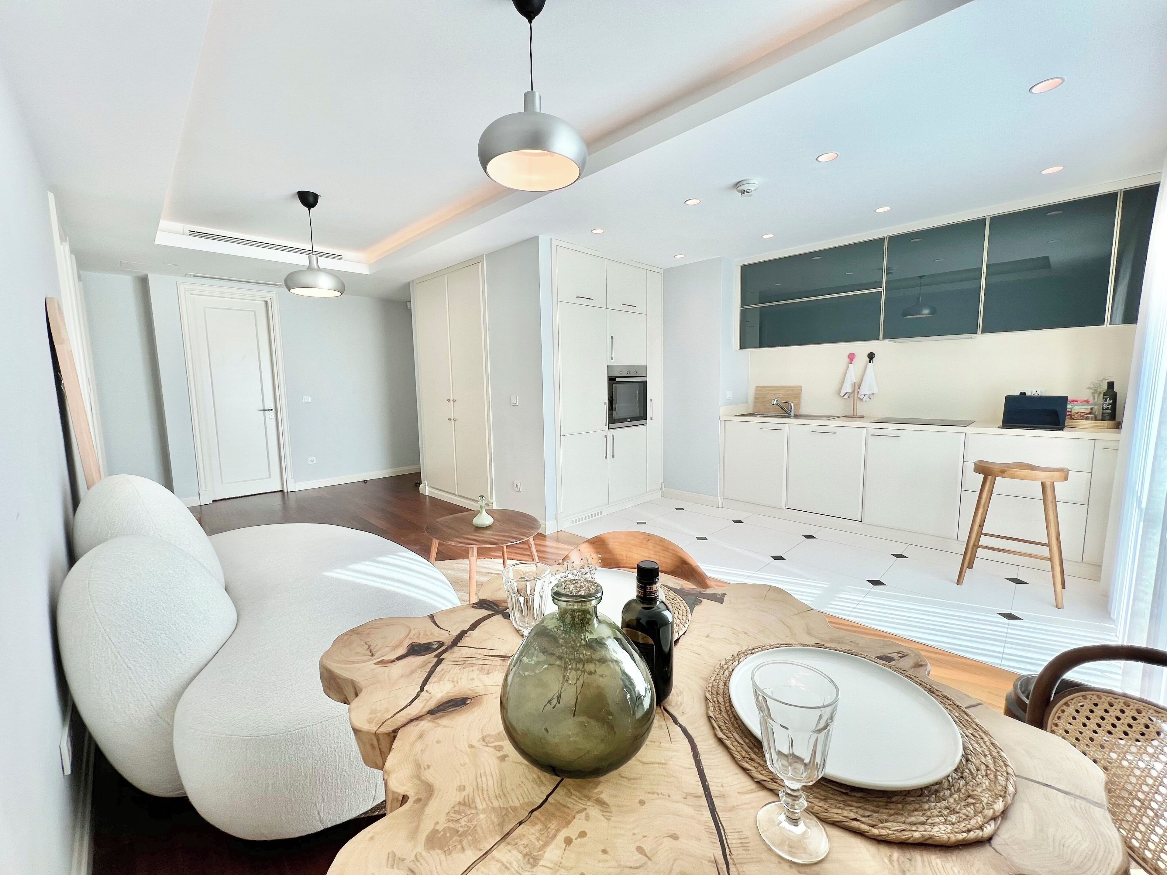 Apartamento Design, 2 quartos | Sala de estar | Smart TV, monitores 