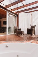 Quarto luxo, vista para o jardim | Terraço/pátio