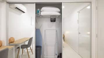 Apartamento Superior, 1 cama queen-size, não fumadores, cozinha | 1 quarto, secretária, secretária adequada para computadores portáteis