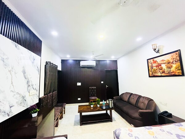 Tom And Jerry Residency - Delhi