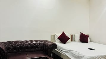 Quarto casal | Espaço de trabalho para notebook, quartos à prova de som