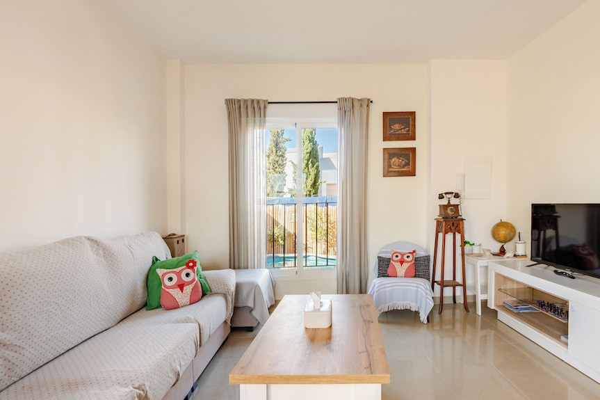 Complete Villa With Garden, Pool And Garage In A Quiet Location Very Close To The Beach. - El Campello