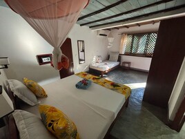 Quarto Triplo Comfort | Cofre no quarto, cortinas/cortinados opacos, Wi-fi grátis 