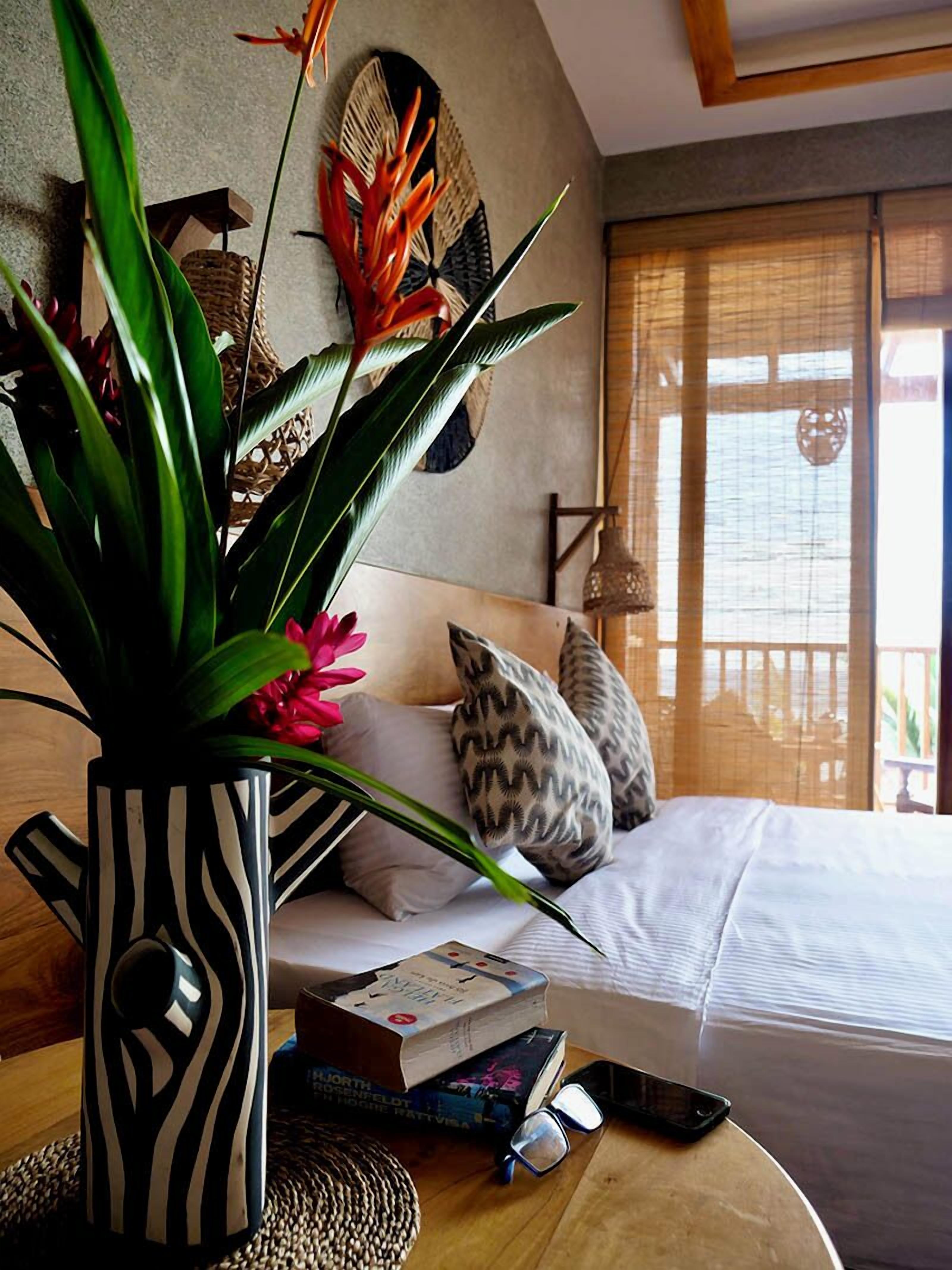 Quarto Duplo Deluxe, varanda, vista para o mar | Cofre no quarto, secretária, Wi-fi grátis 