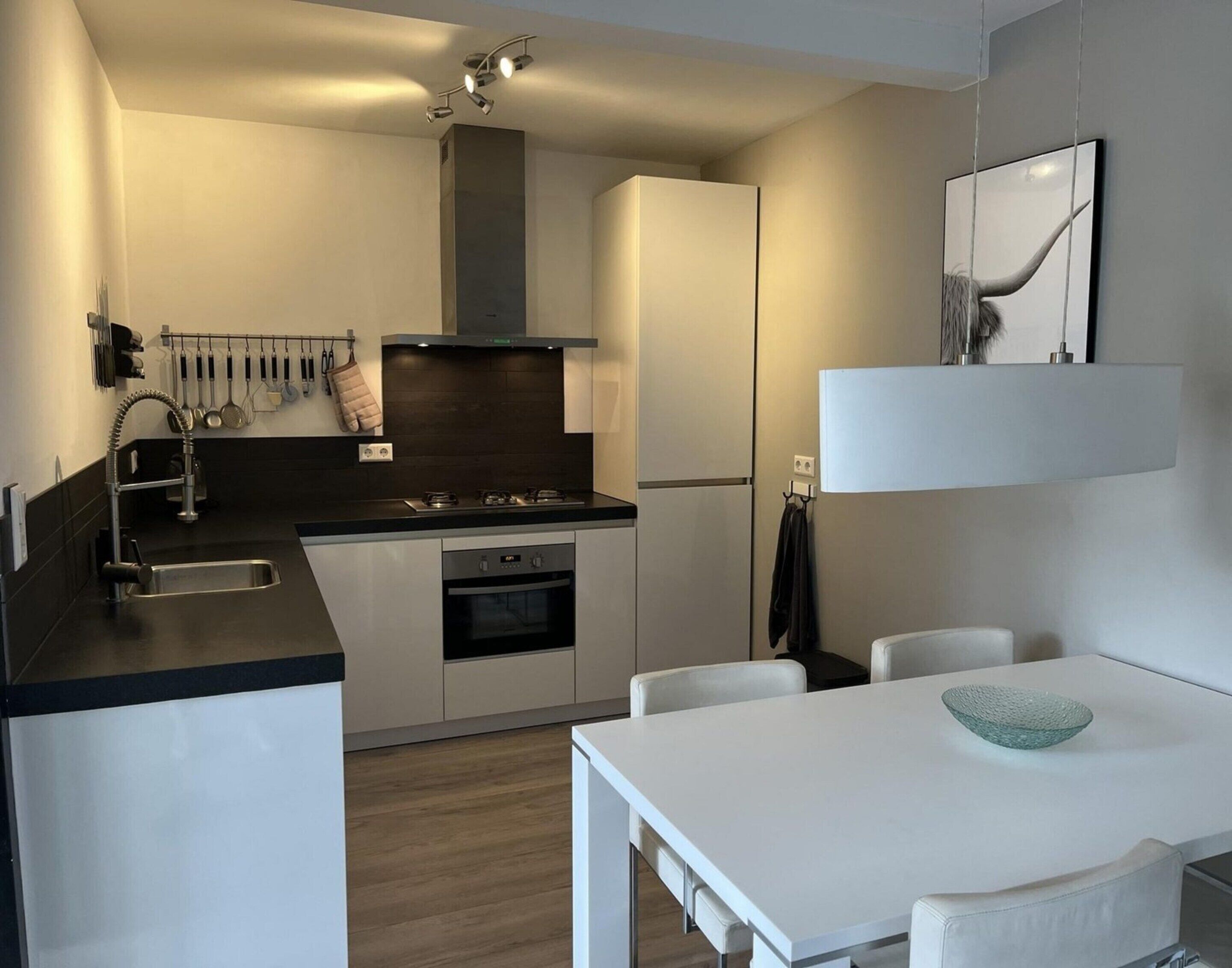 Casa | Cozinha privada | Uma cadeira de bebé 