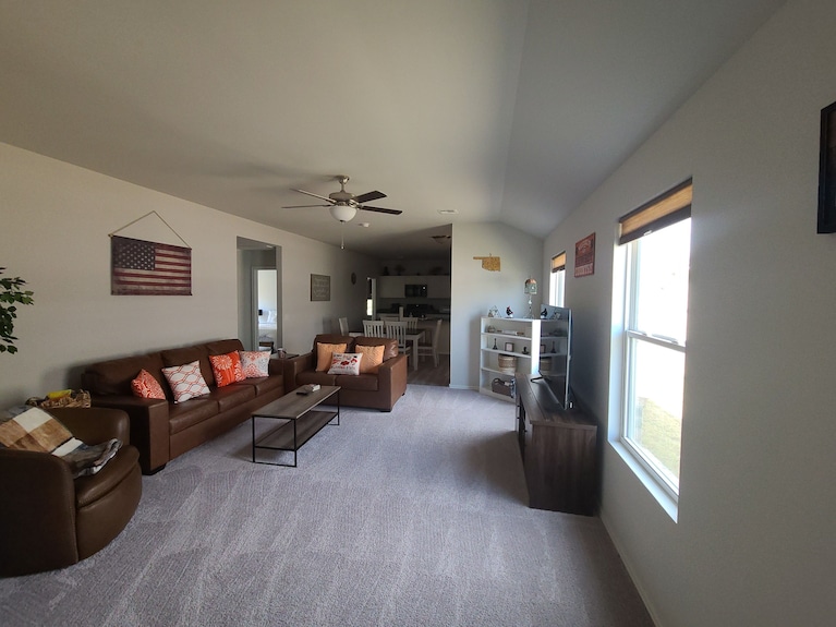 Mac's Cozy Farmhouse - Stillwater, OK