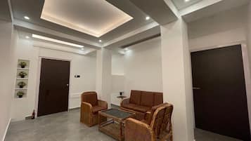 Smart TV 45 polegadas com canais digitais, serviços de streaming