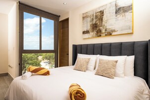 Apartamento Deluxe | Secretária, secretária adequada para computadores portáteis 