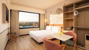 Quarto standard, 1 cama King, acessível | Edredons de pluma, frigobar, cofres nos quartos