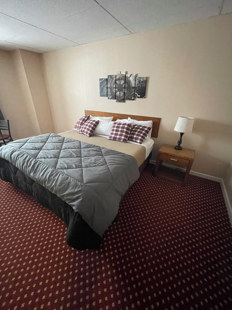 Fletchys Pictured Rocks Resort - Michigan