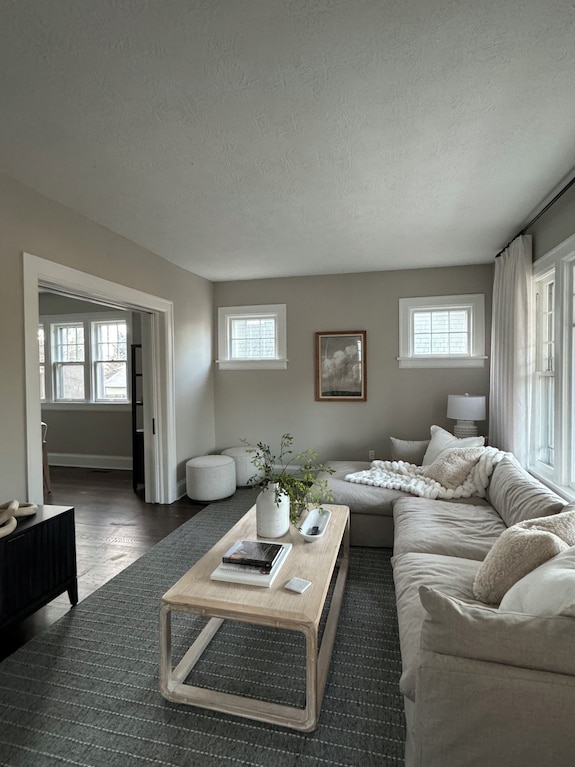 Cozy And Accomodating Designer Home Near Downtown And Mckennan Park - Sleeps 10+ - Sioux Falls, SD