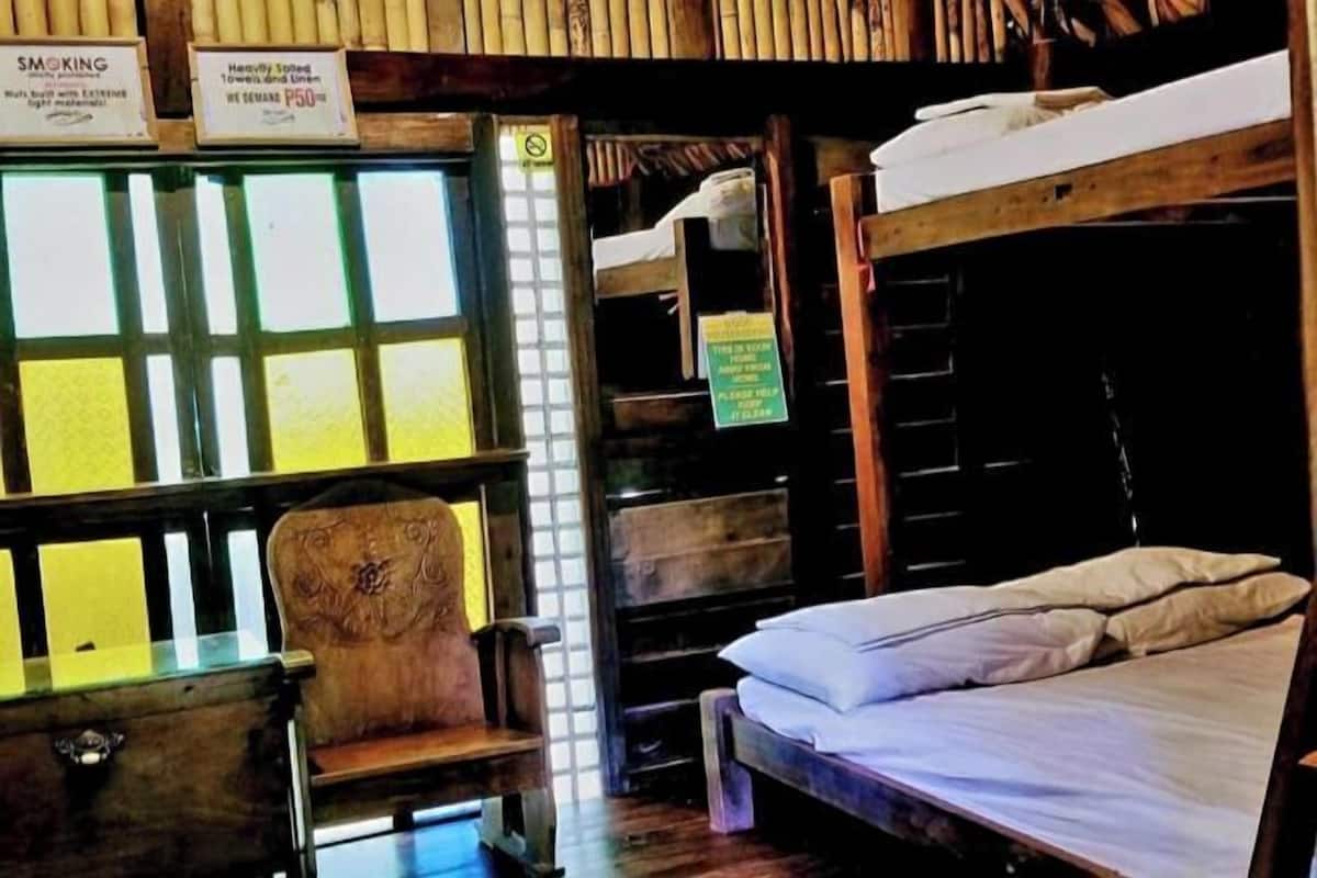 1 quarto, escrivaninha, ferros/tábuas de passar roupa, Wi-Fi de cortesia