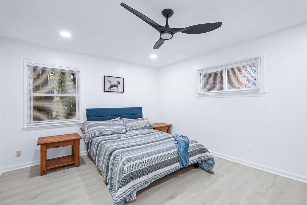 Spacious 5BR Retreat with Game Room near Battery, Atlanta Braves ...