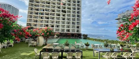 Piscina no piso superior