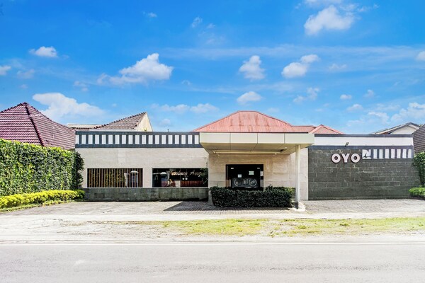 Hotel O Medan City Near Sun Plaza Formerly Residence Anugrah - Medan