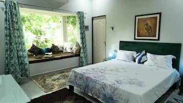Quarto casal luxo, vista para a colina | 1 quarto, quartos à prova de som, Wi-Fi de cortesia