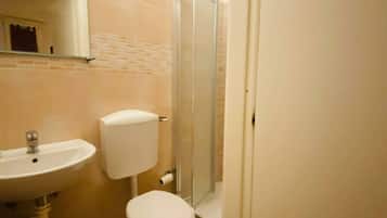 Quarto Quádruplo Comfort | Cofre no quarto, ferro/tábua de engomar, Wi-fi grátis
