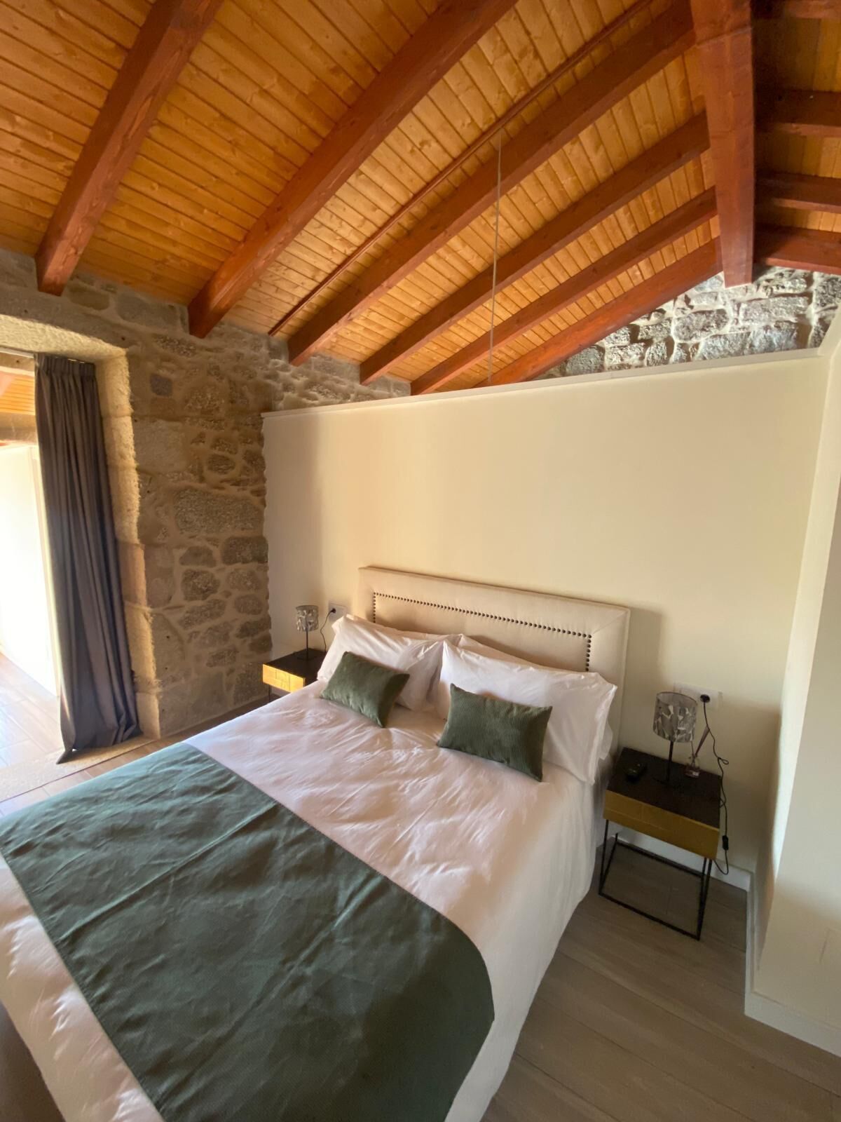 Escrivaninha, espaço de trabalho para notebook