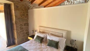 Escrivaninha, espaço de trabalho para notebook