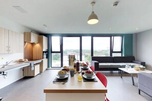 Quarto solteiro, para não fumantes | Cozinha compartilhada