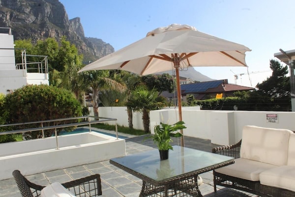 Cozy Camps Bay House With Mountain And Sea View - Cape Town