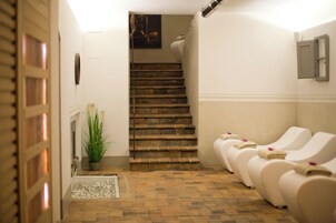 Sauna, banheira de hidromassagem, massagens 
