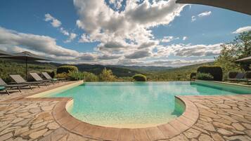 Piscina exterior sazonal