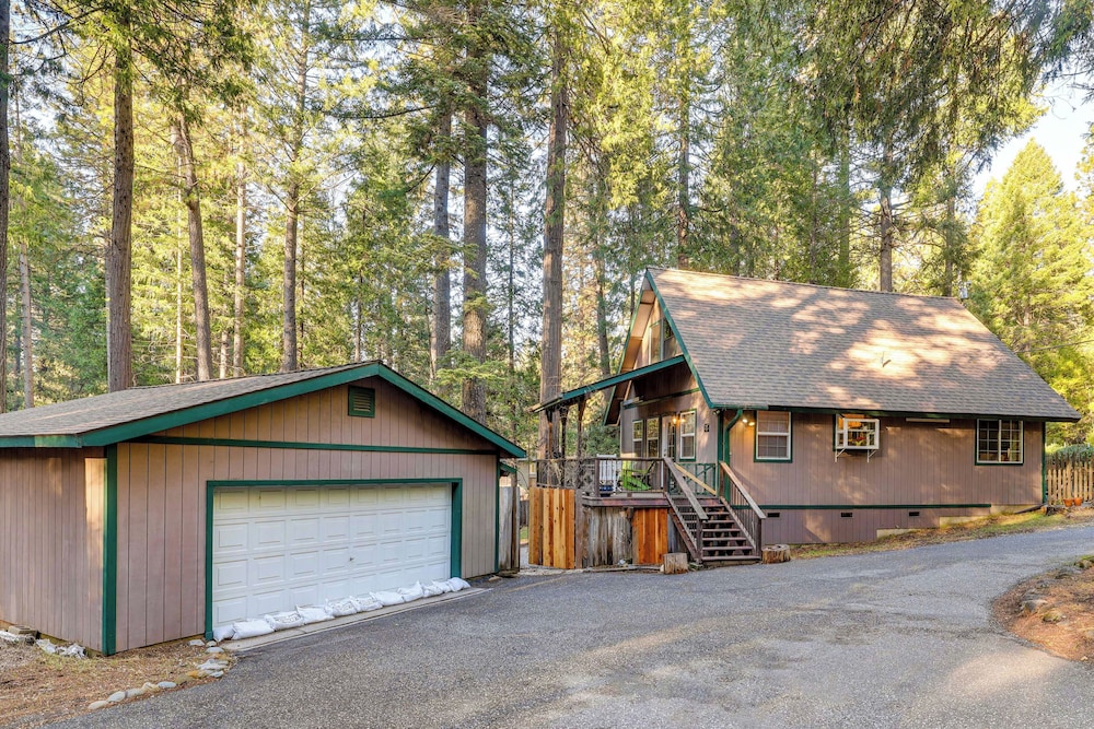Outdoor Oasis: Modern Nordic Cottage By Lake! - Nevada City, CA