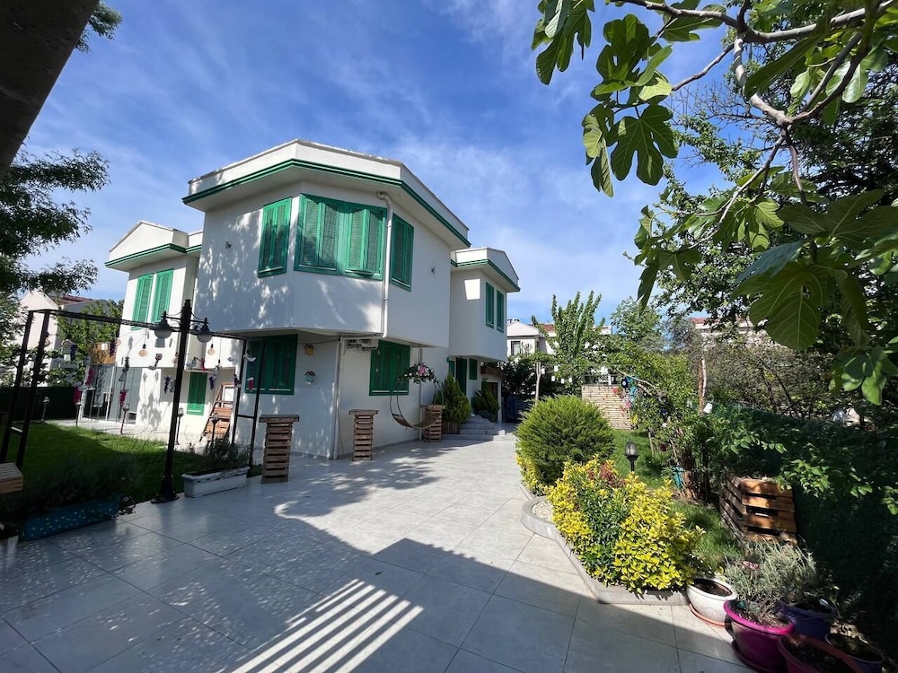 Yeşil Panjurlu Villa Otel - Bursa
