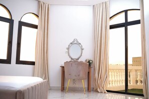 Suite Deluxe, vista para o jardim | Com decoração personalizada