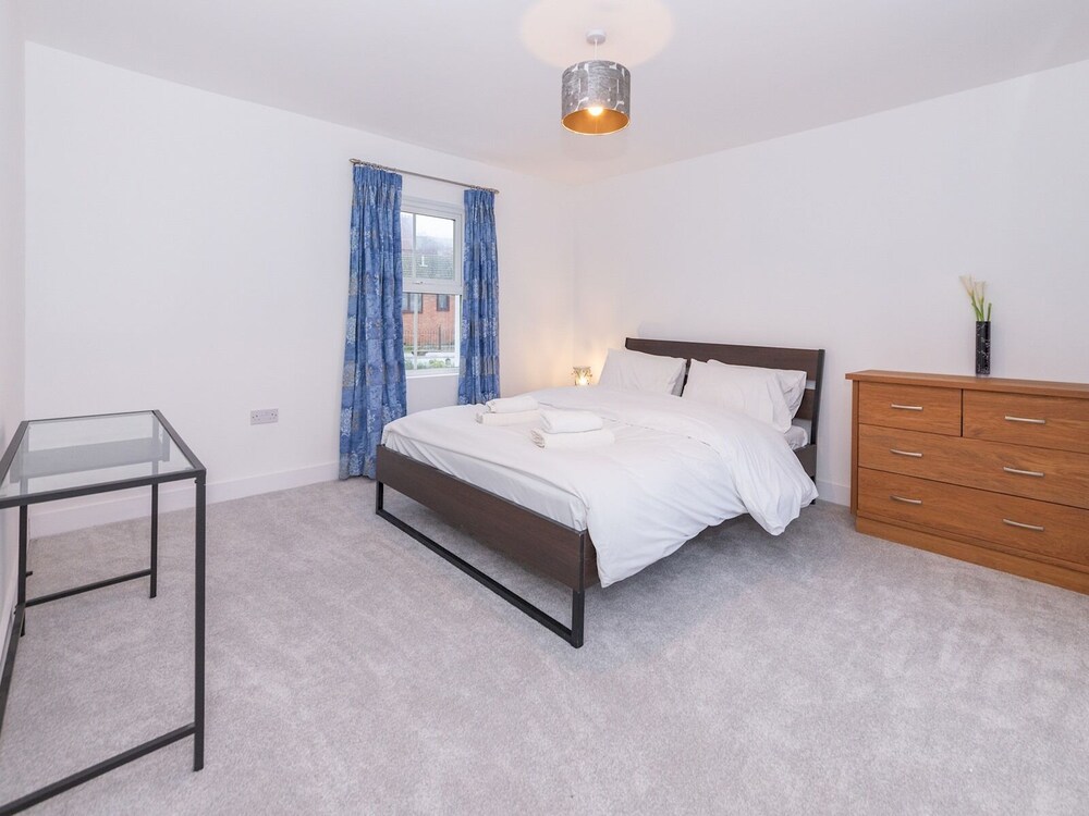 Charming Modern Home in Central Wokingham - Pass the Keys - Wokingham ...