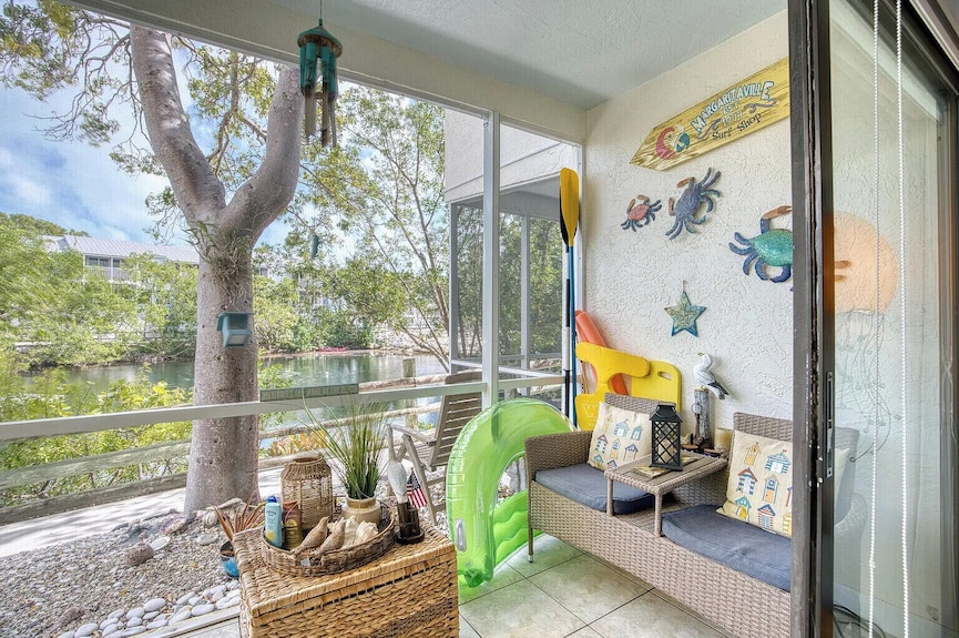 New! Lagoon-front 2-br Townhome, Key Largo, Gated Waterfront Community, 2 Pools - Key Largo