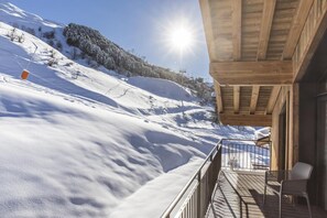 Wifi, 50m from ski lifts, 2nd floor, sauna, terrace, balcony, fireplace ...
